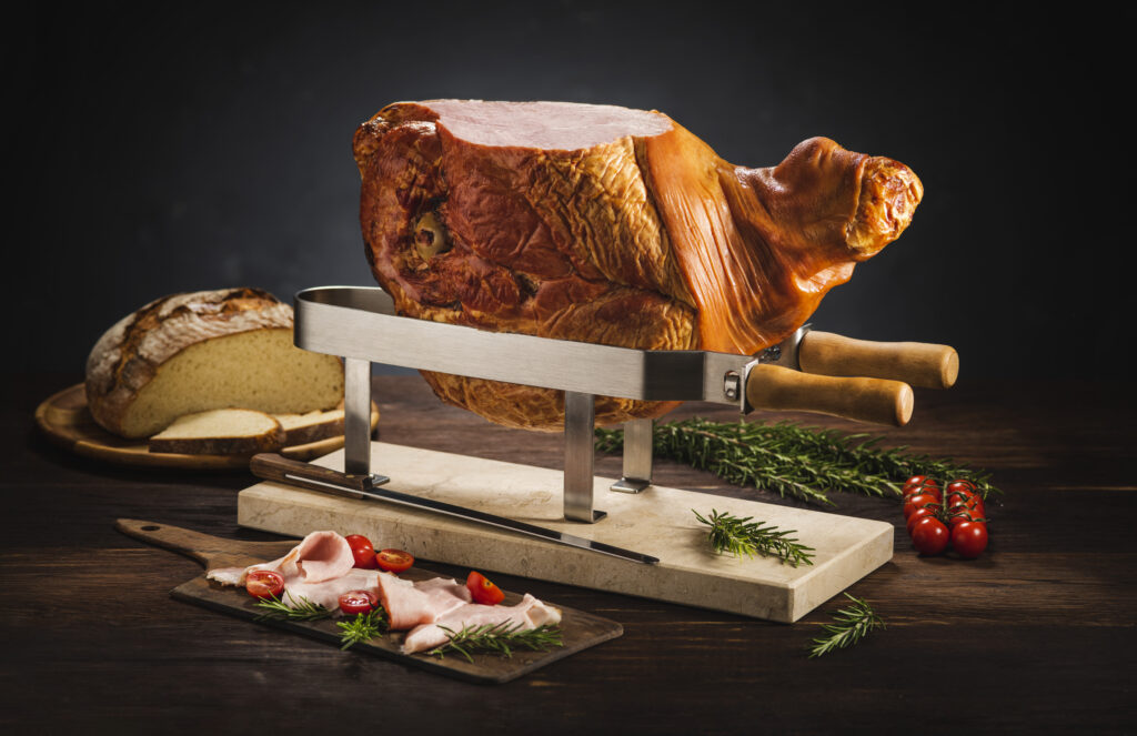 Ideja za velikonočno pojedino: Šunka s kostjo, objeta z medeno glazuro ...