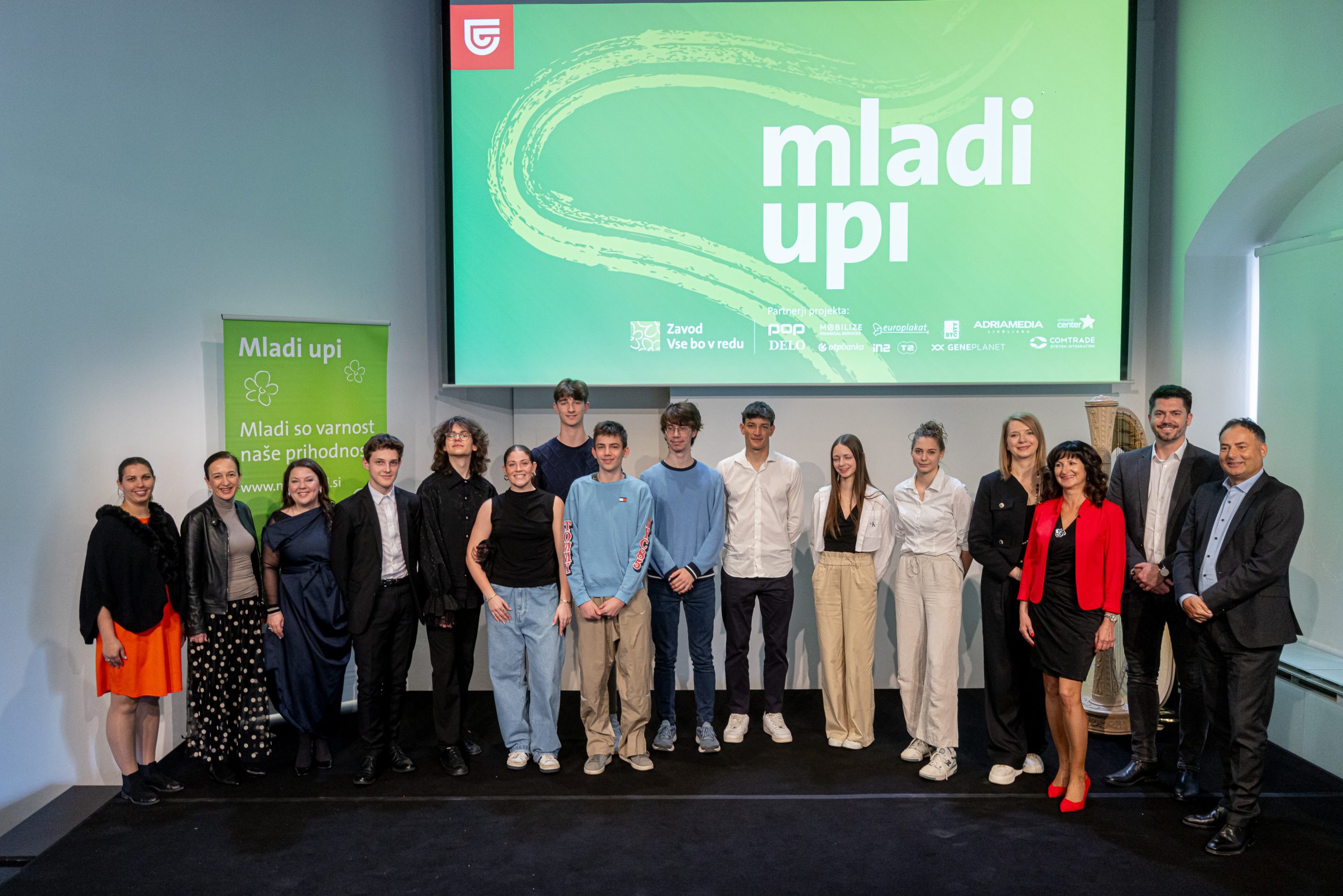 Tako je bila videti svečana podelitev diplom izbranim mladim upom ...