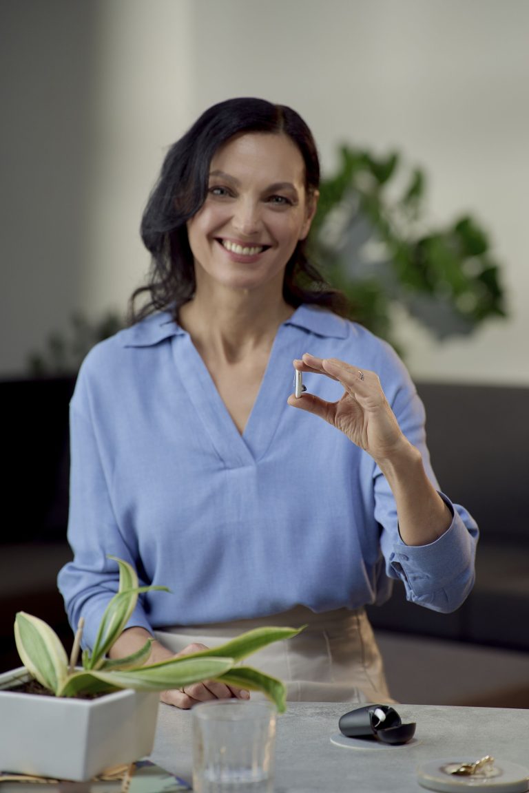 Neuroth predstavil lastno blagovno znamko slušnih aparatov Viennatone ...